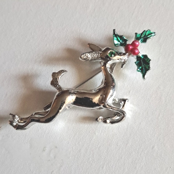 Source Unknown | Jewelry | Vintage Brooch Pin Silver Reindeer Mistletoe ...